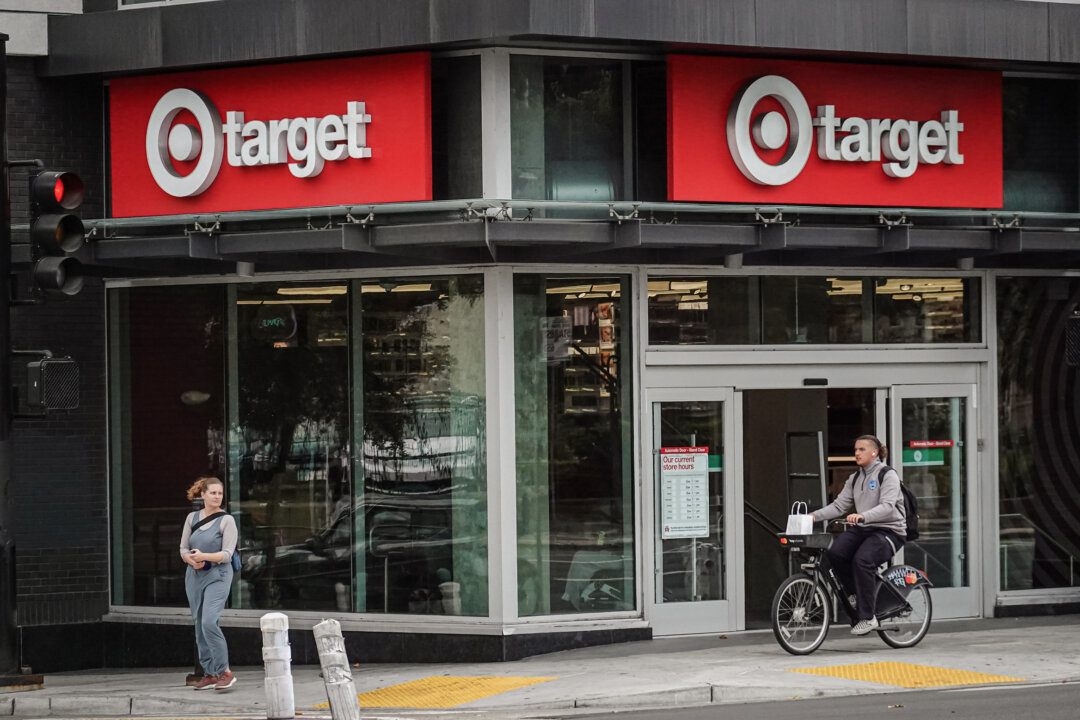 Target Sales Drop as Inflation-Weary Consumers Pull Back | The Epoch Times