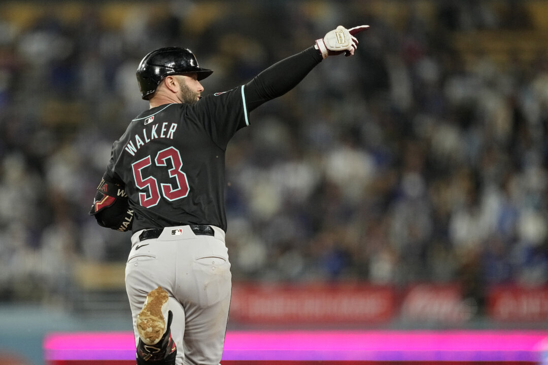 Shutout Gives Diamondbacks Rare Regular-Season Series Victory at Dodger ...