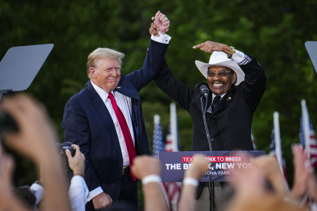 Trump Pledges to Help Democrats Fix New York’s Problems in Bronx Rally ...