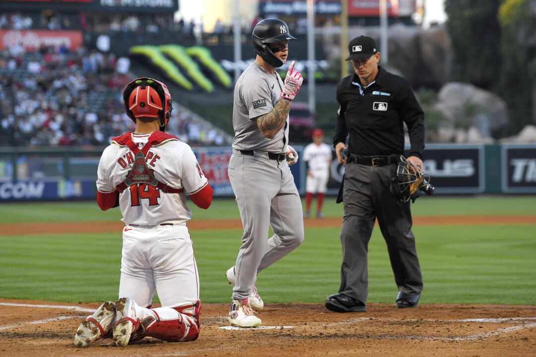 Yankees Edge Angels in Low-Scoring, Drama-Filled Affair | The Epoch Times