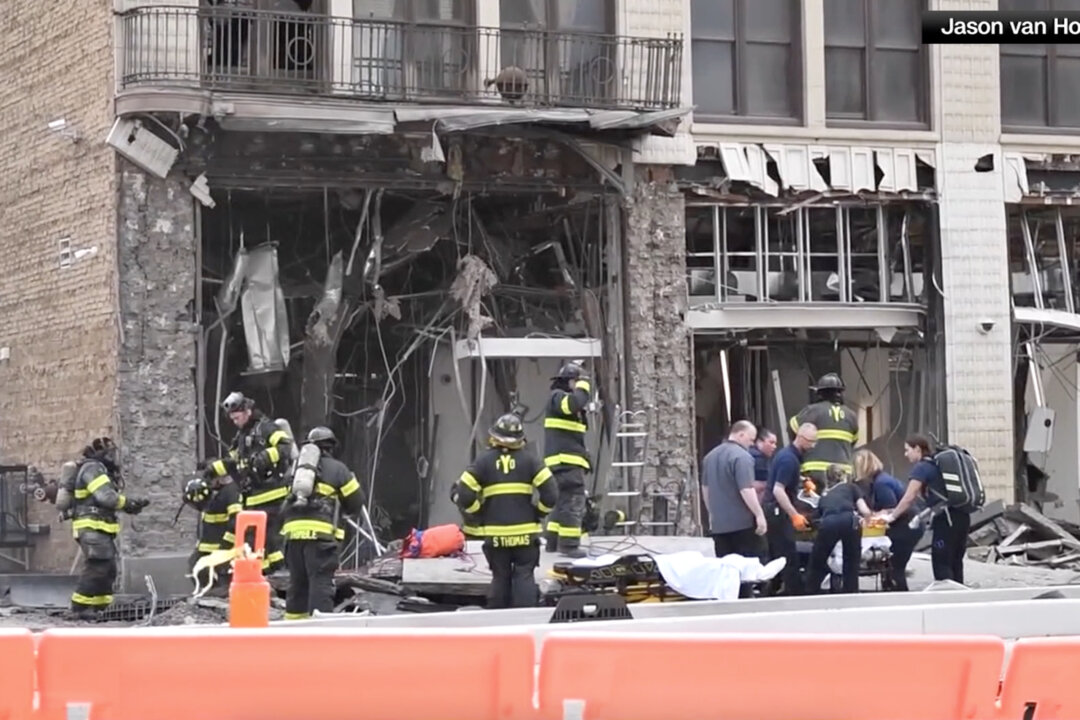 Building Explosion Kills Bank Employee and Injures 7 Others in ...