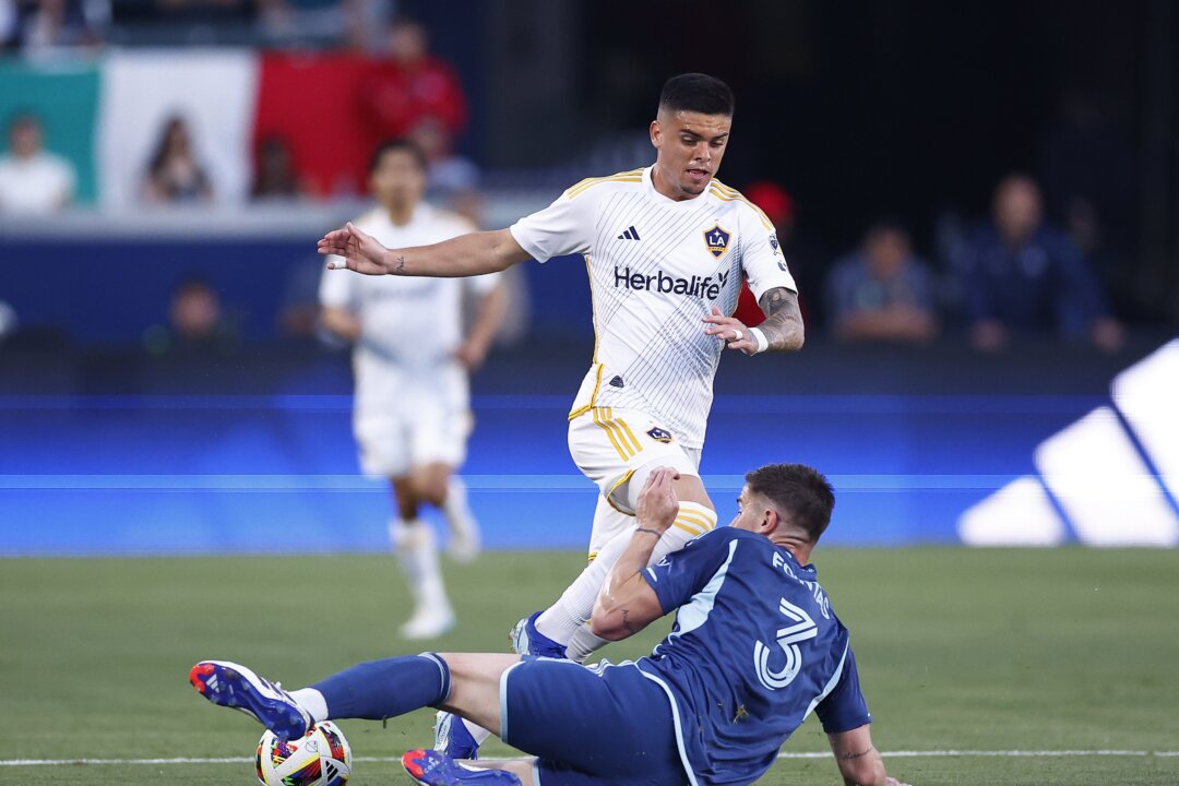 Gabriel Pec Leads Galaxy Past Sporting KC 4–2 | The Epoch Times