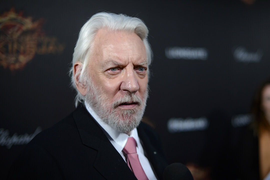 ‘M*A*S*H’ Actor Donald Sutherland Dies at 88 | The Epoch Times