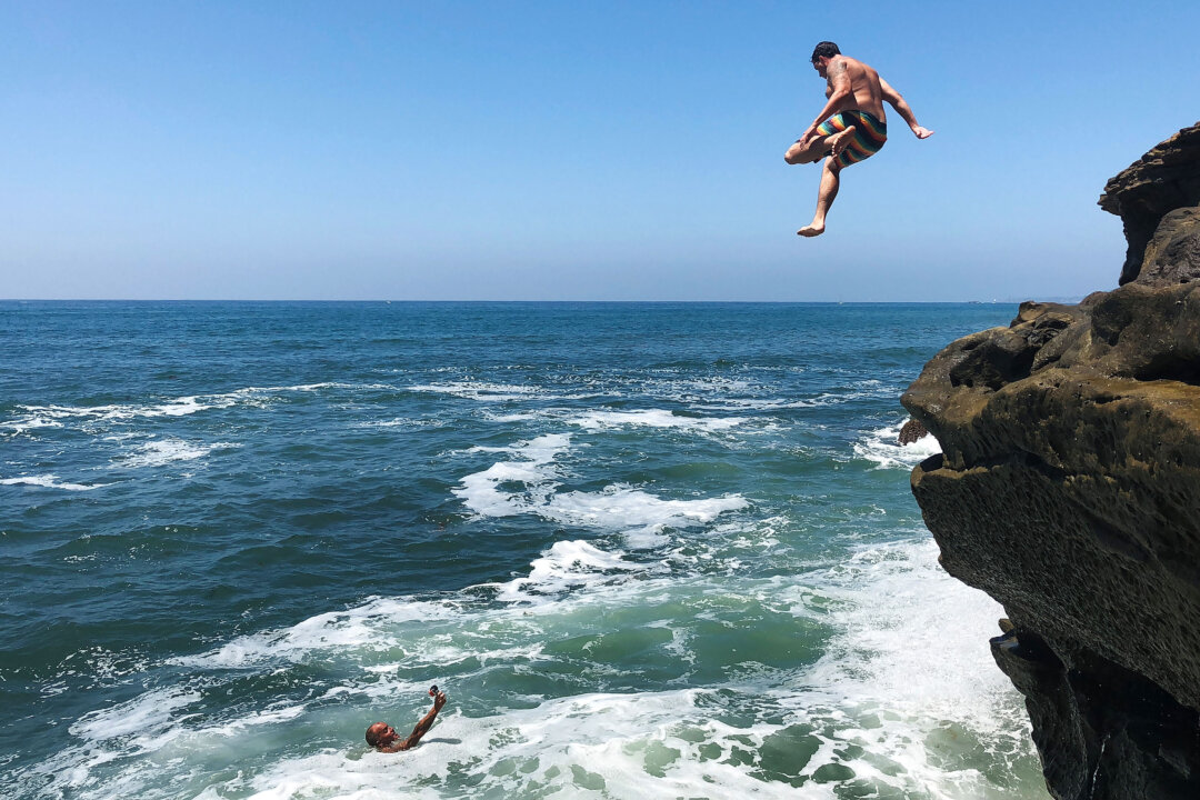2 Trapped Men Rescued From Cave After Jumping Off Sunset Cliffs | The ...