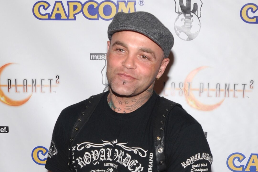 Crazy Town Frontman Shifty Shellshock Dies at 49 | The Epoch Times