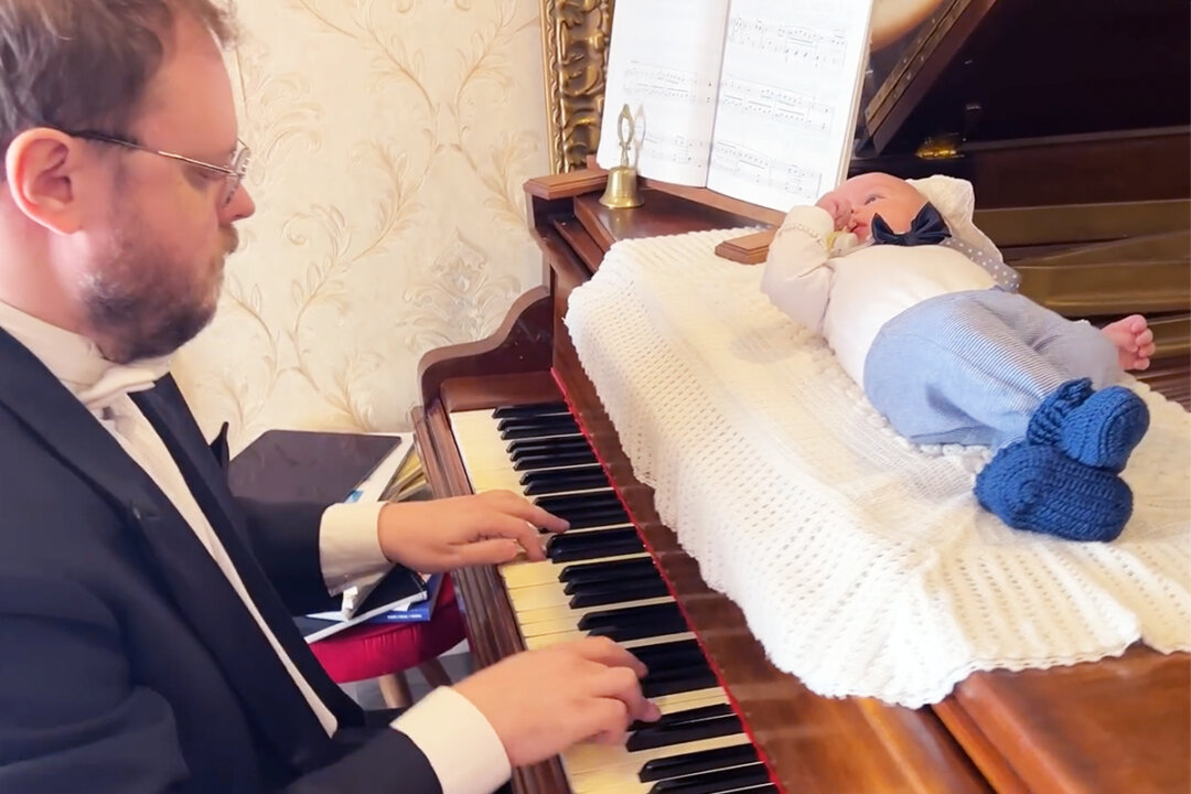 VIDEO: Baby Listens to His Father Playing Bach for the First Time—His ...
