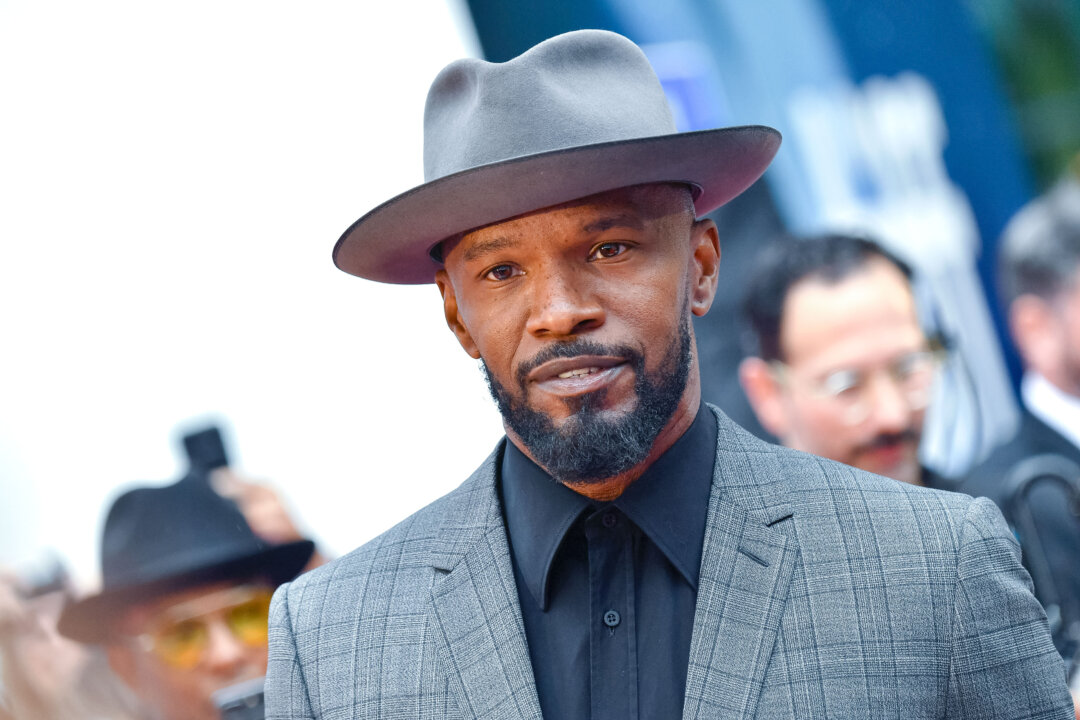 Jamie Foxx Praises God for ‘Second Chance’ in Emotional Speech at 2025 BET Awards | The Epoch Times