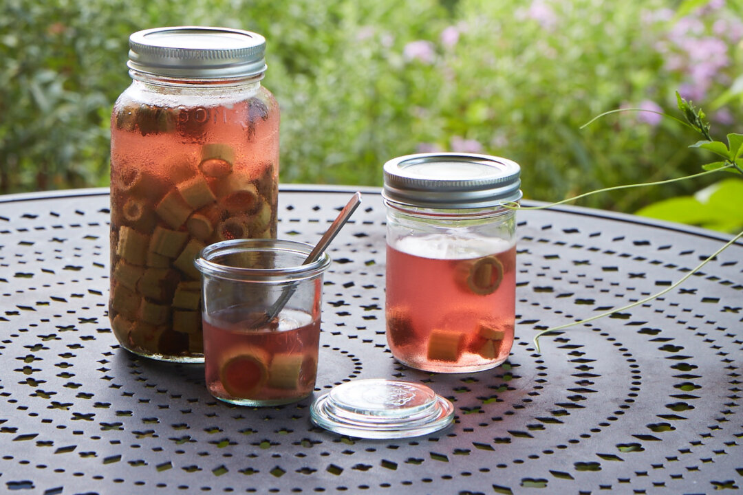 Japanese Knotweed Pickle and Soda | The Epoch Times