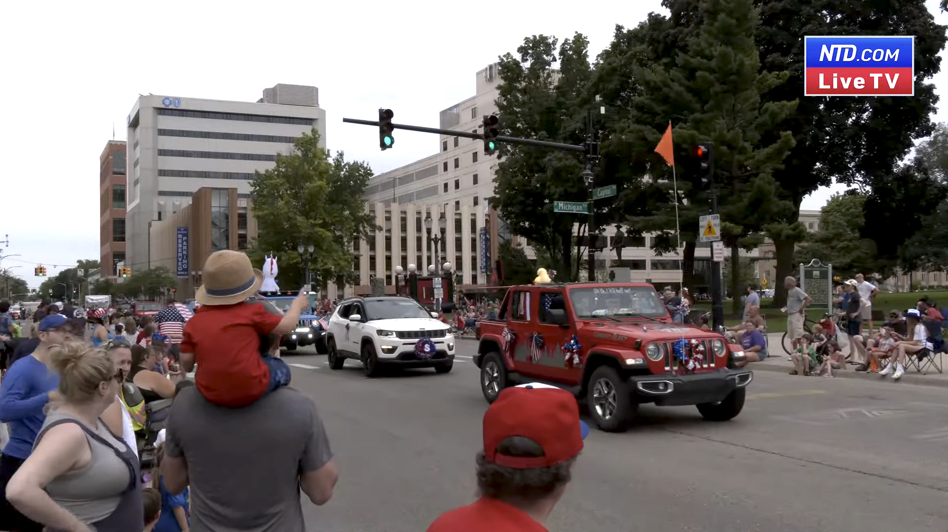 Peoples in Lansing, Michigan, Hold Independence Day Parade | EpochTV