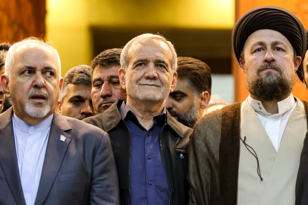 Iranian President Arrives in Next-Door Iraq in 1st Official Visit ...