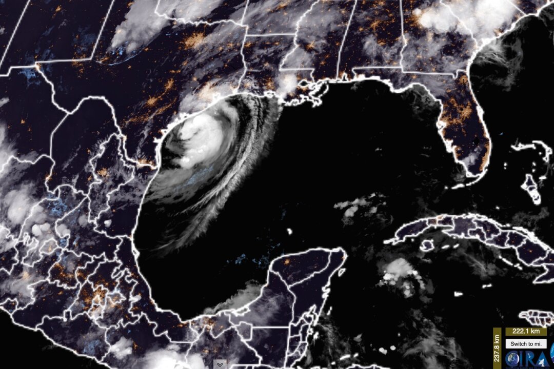 Hurricane Beryl Makes Landfall on Texas Coast | The Epoch Times