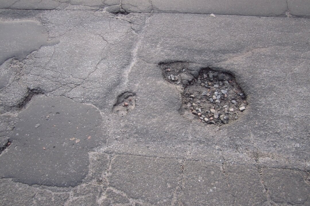 A Permanent Fix for Driveway Potholes | The Epoch Times