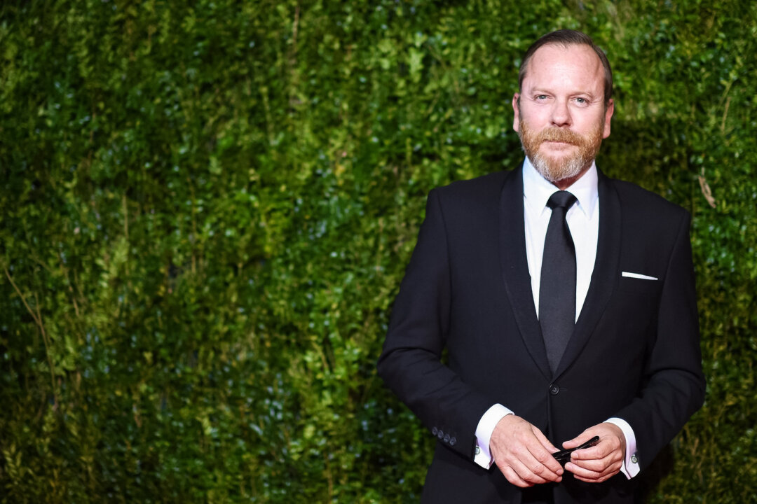 Kiefer Sutherland Reflects on Life and Legacy of His Father, Donald ...