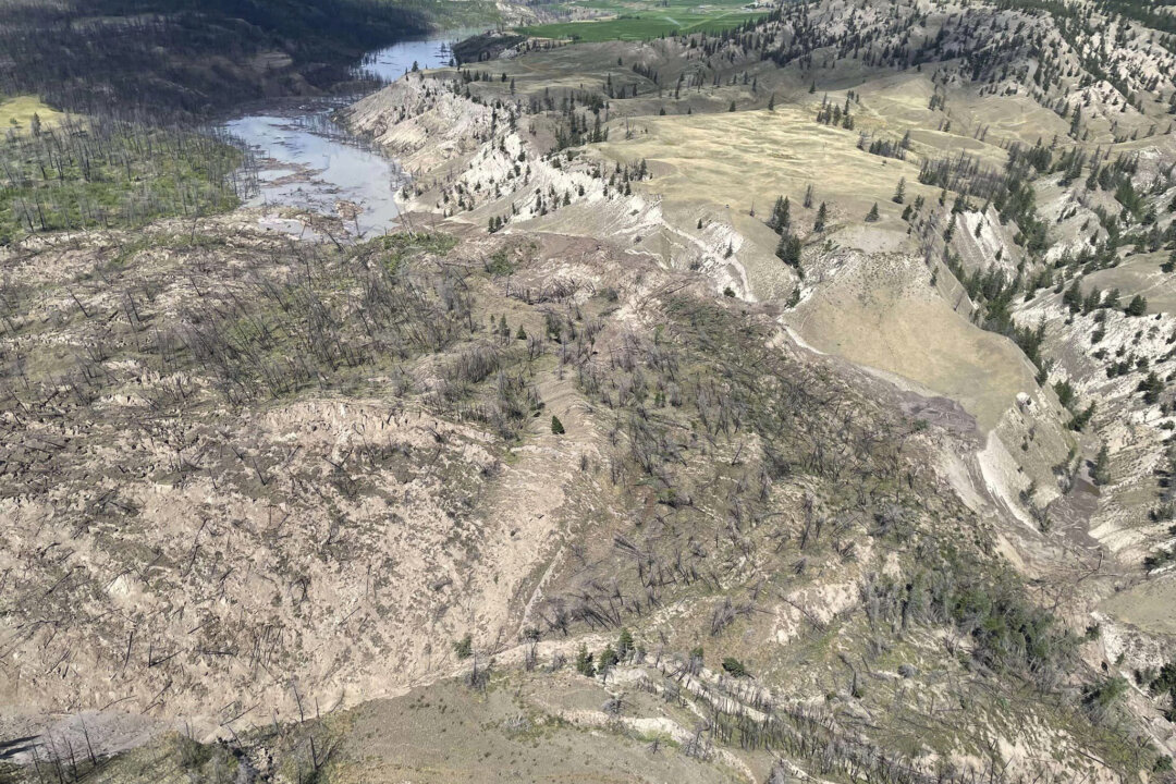 ‘Massive’ BC Landslide Clogging River Expected to Burst in Next 24 to ...
