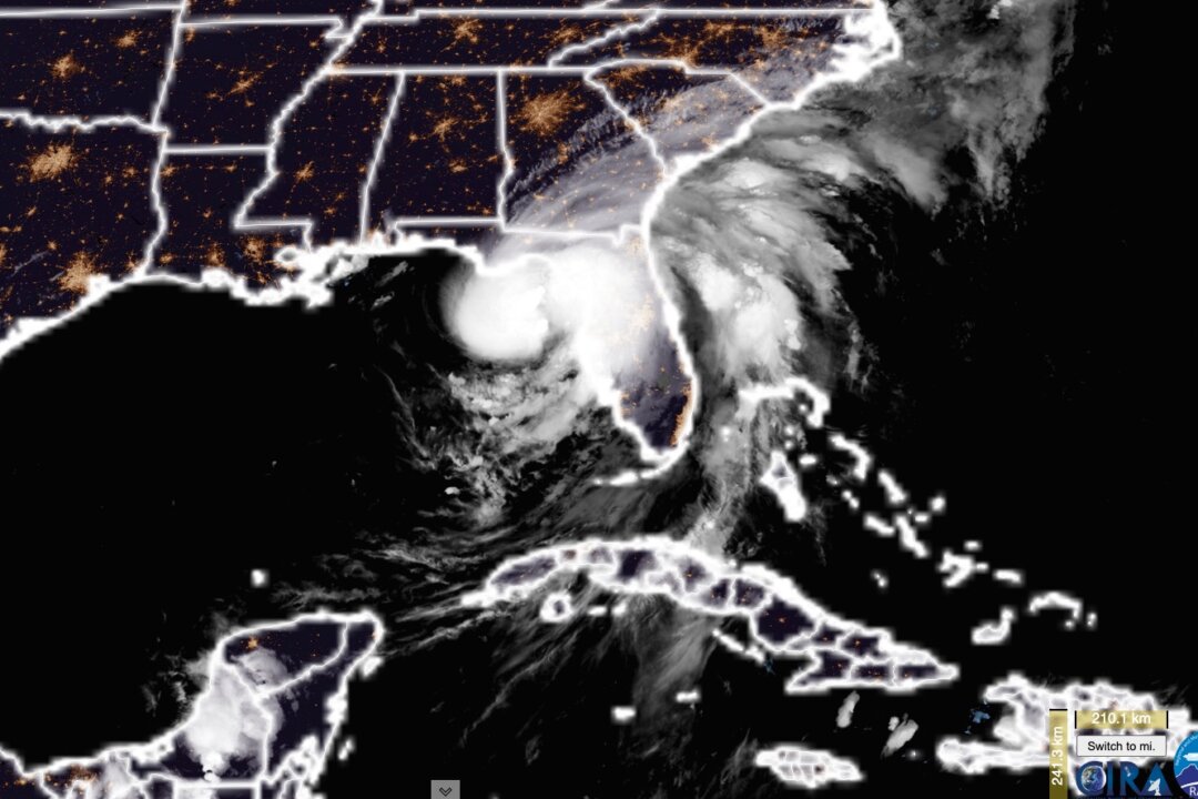 Florida Braces for Debby as It Strengthens Into Category 1 Hurricane ...