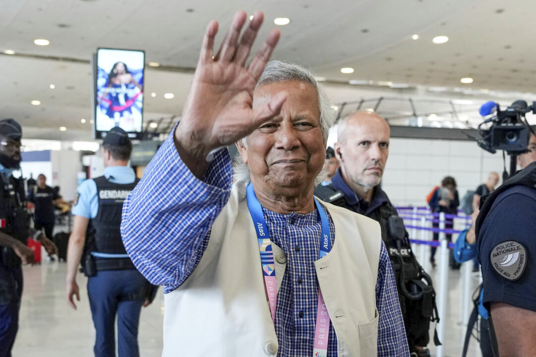 Nobel Peace Prize Winner Sworn In as Interim Leader of Bangladesh | The ...
