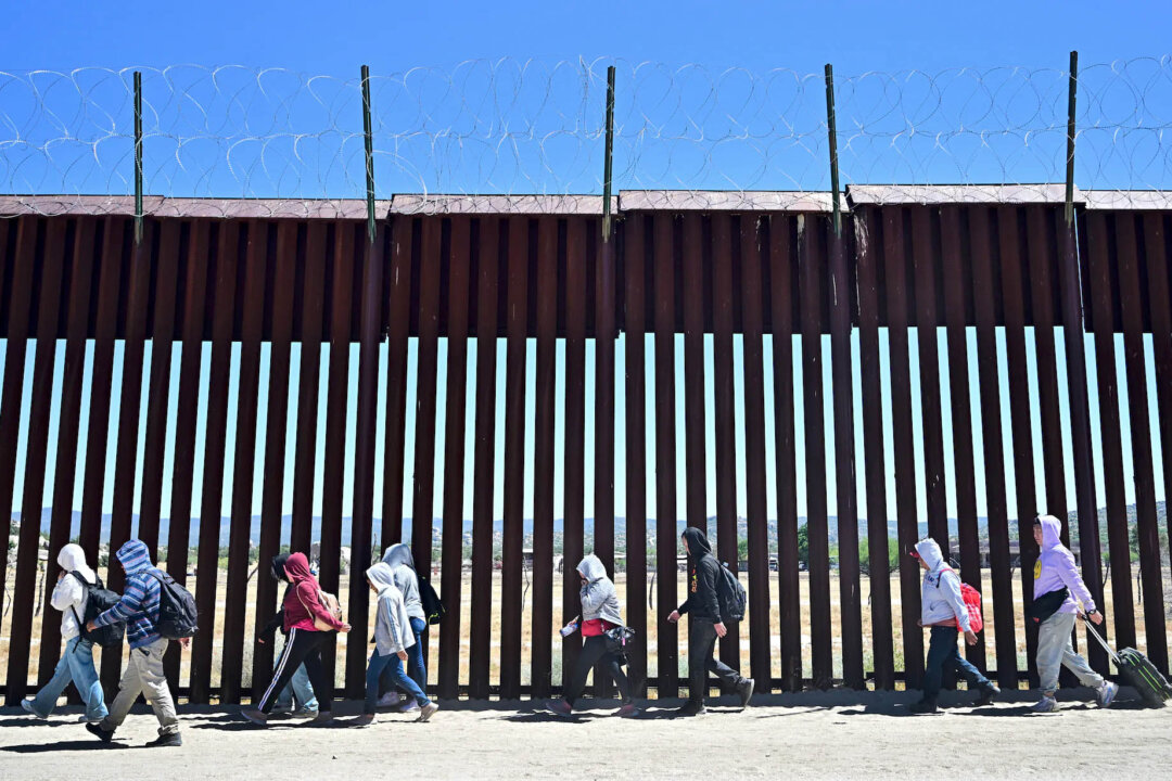 Border Patrol Apprehensions of Illegal Immigrants Rise in August: CBP ...