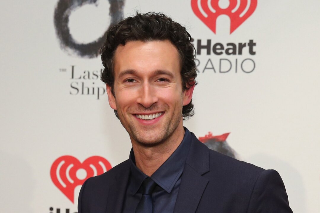 Aaron Lazar Partners With Singers, Broadway Performers to Raise ...