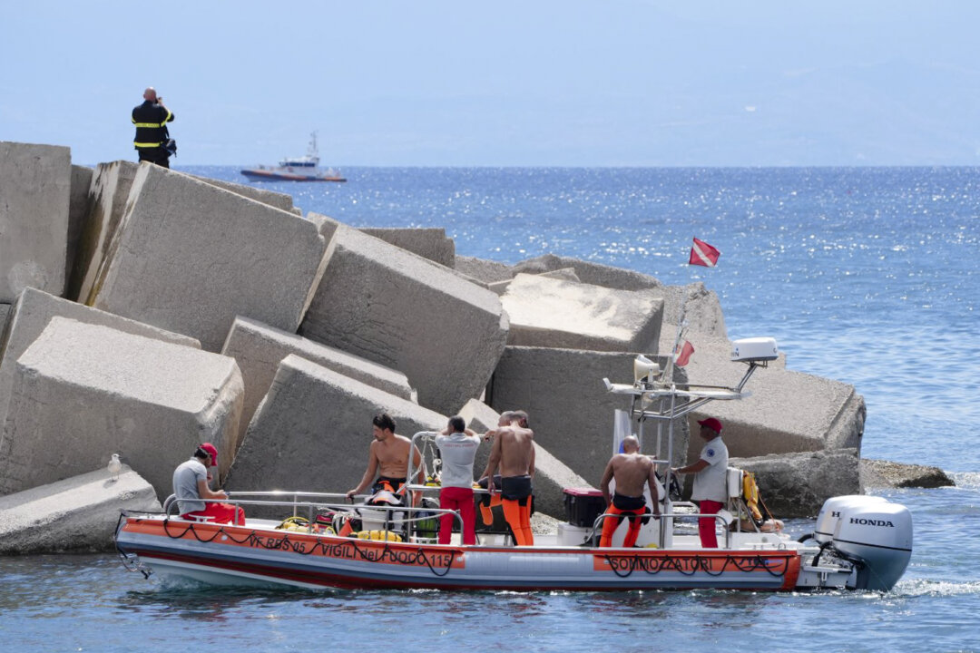 Divers Find 5 Bodies in Superyacht Wreck, 1 Still Missing | The Epoch Times