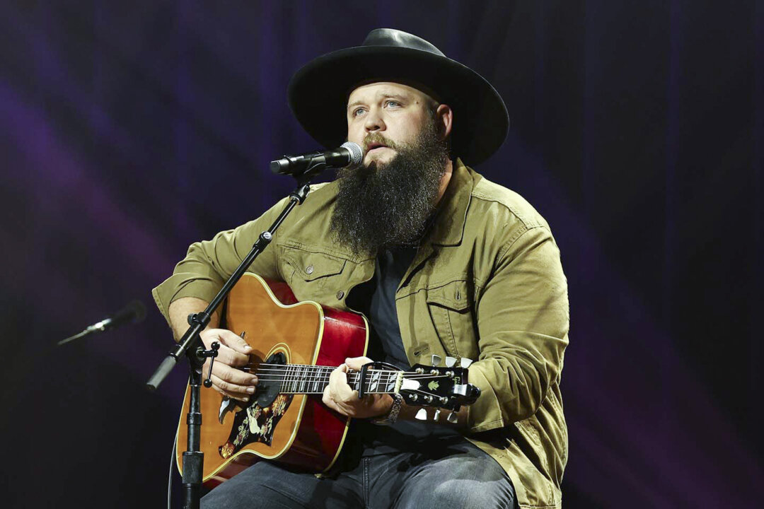 ‘Where I Find God’: Larry Fleet’s Breakout Country Single | The Epoch Times