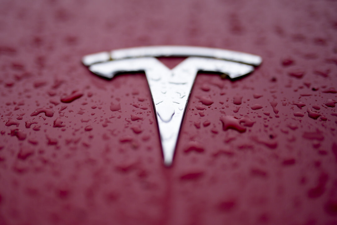 Roadside Tesla Semi Fire Where Temperatures Reached 1,000 Degrees Draws ...