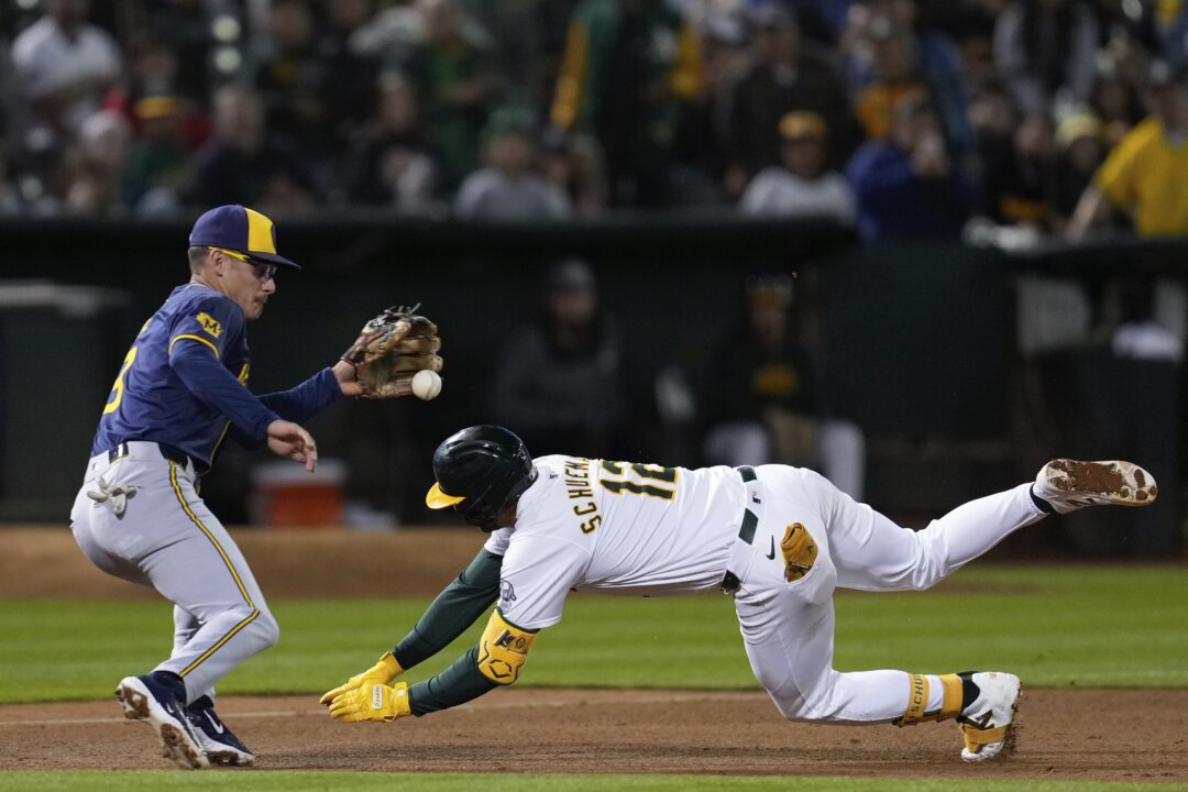 Rhys Hoskins Hits 3-run Homer, Drives in 4 as Brewers Beat Athletics 11 ...