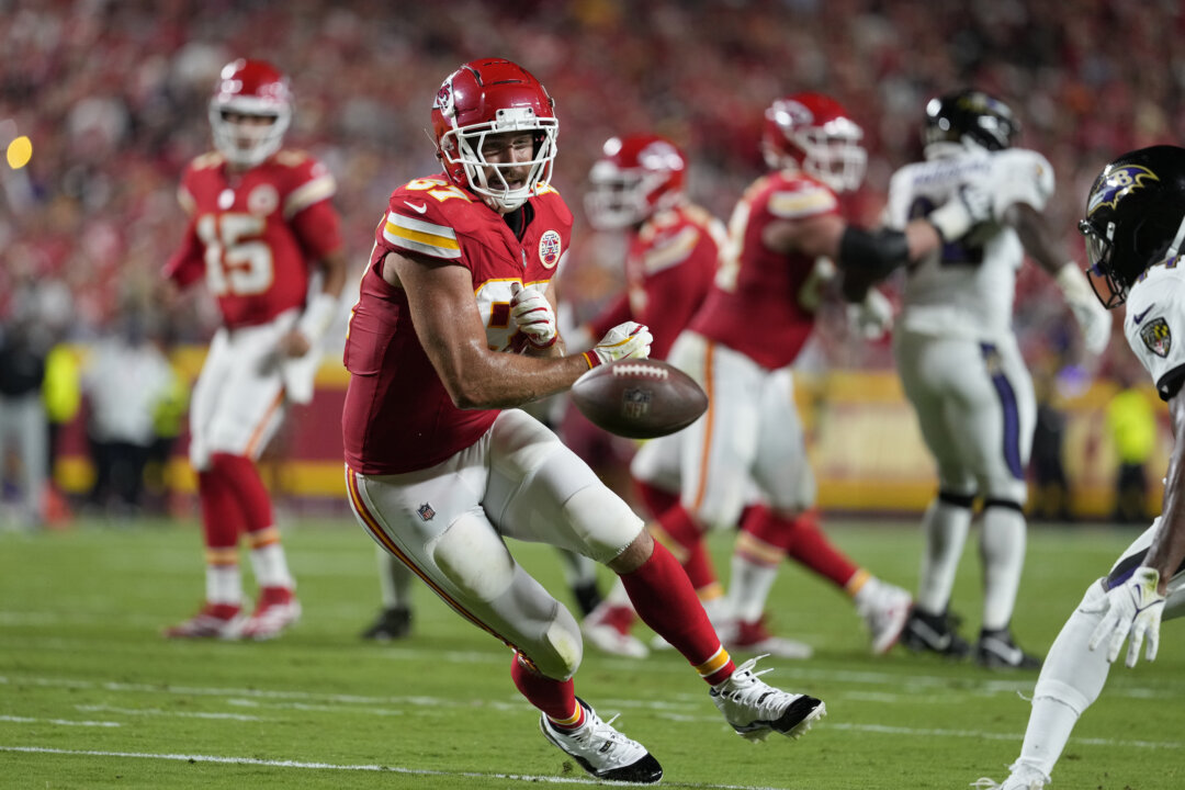 Chiefs Hold Off Ravens 27–20 When Review Overturns TD on Final Play of ...