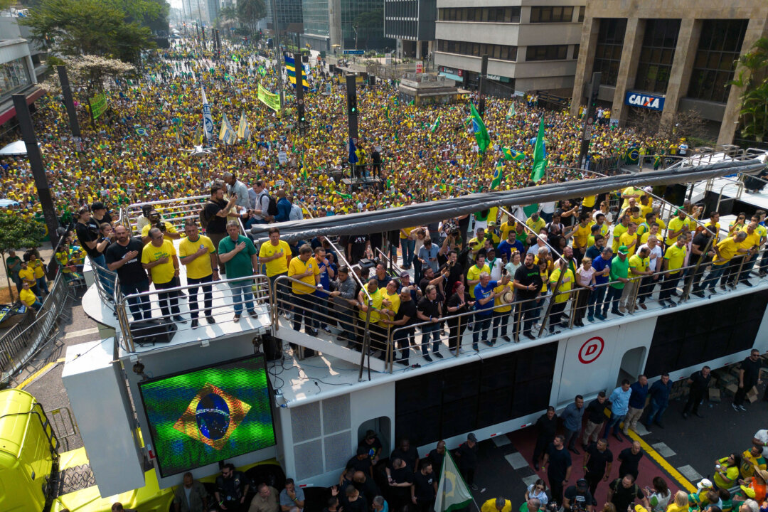 Thousands Protest in São Paulo Against X Ban in Brazil | The Epoch Times