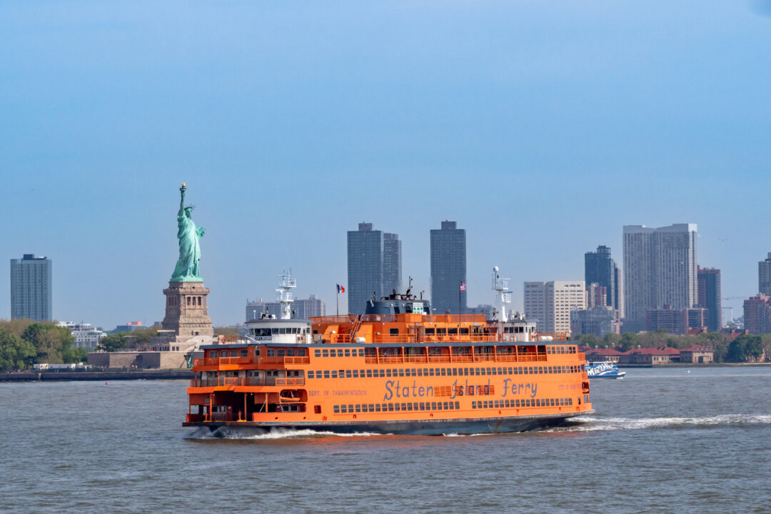 Ferries Perform Service, Provide Views | The Epoch Times