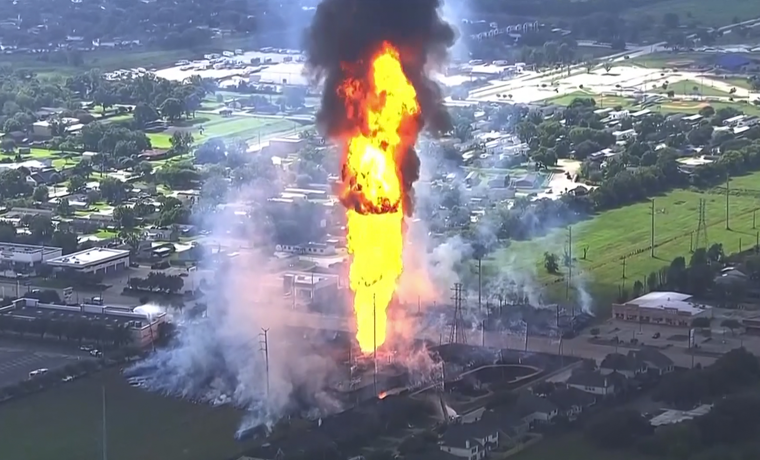 Pipeline Explosion Sends Towering Pillar of Flame Over Houston’s ...