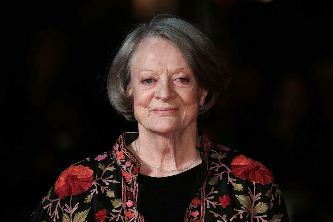 Maggie Smith, Oscar-Winning Actress Known for ‘Downton Abbey,’ ‘Harry ...