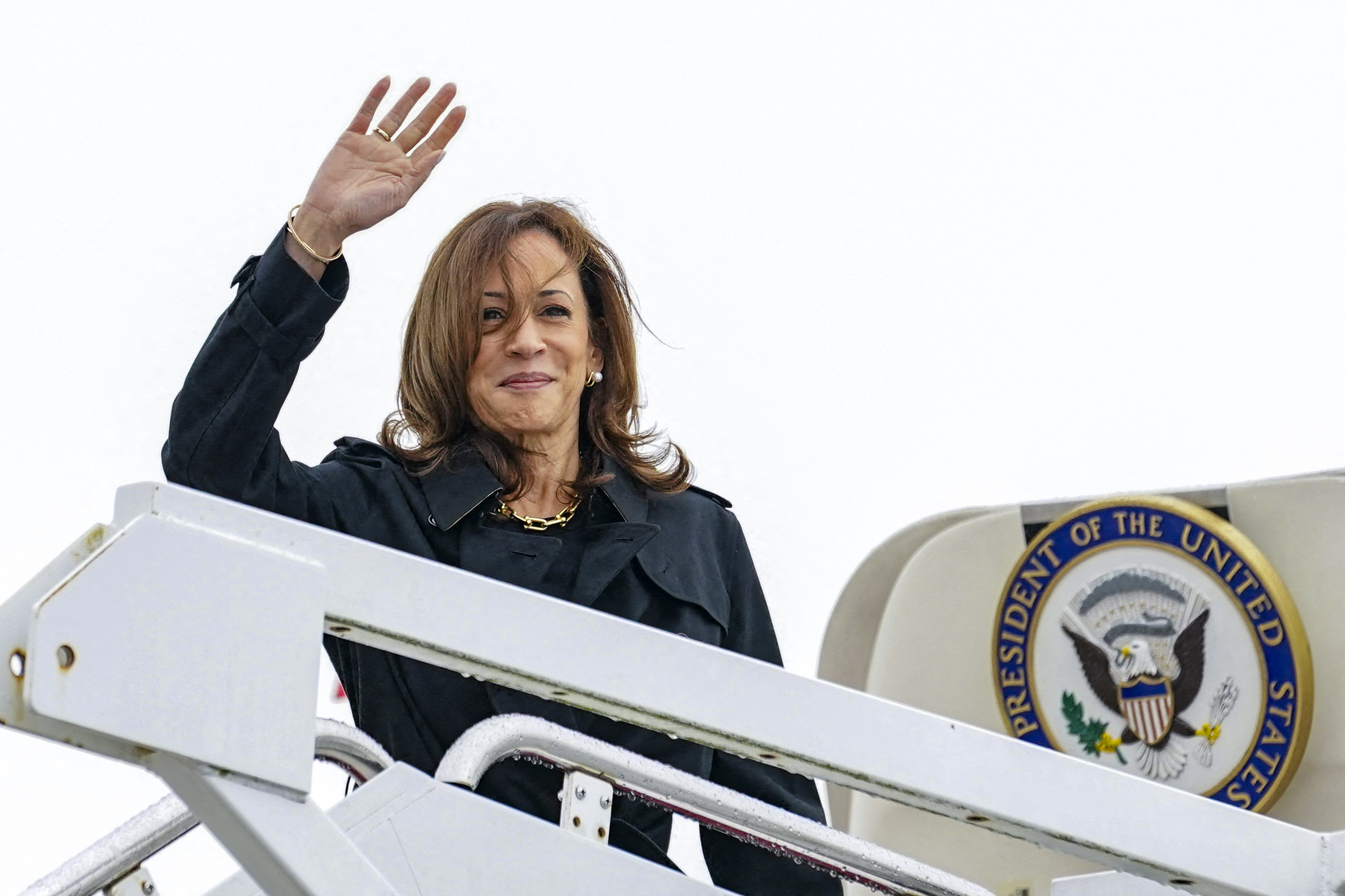 Harris Holds Campaign Event in Flint, Michigan | EpochTV