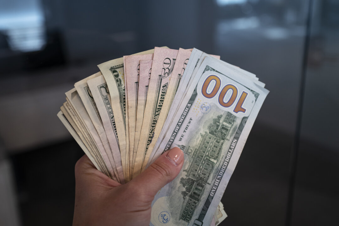 Dollar Hits Highest Level in More Than 4 Months After Trump’s Election ...