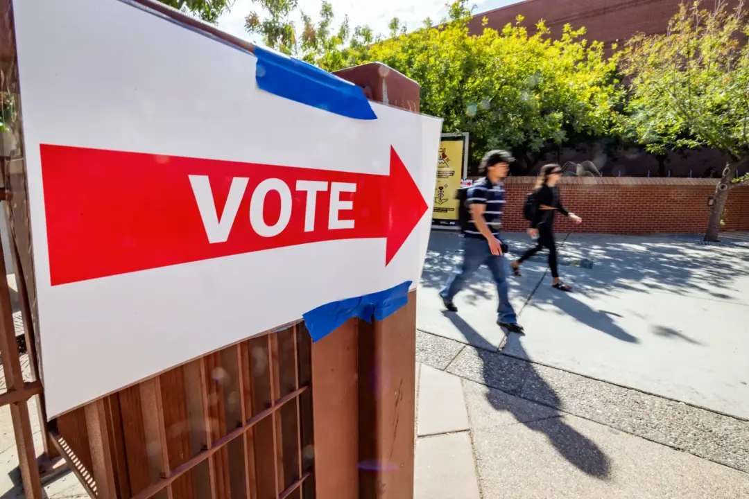 Early Voters Speak in Arizona as Candidates Flock to State | The Epoch ...