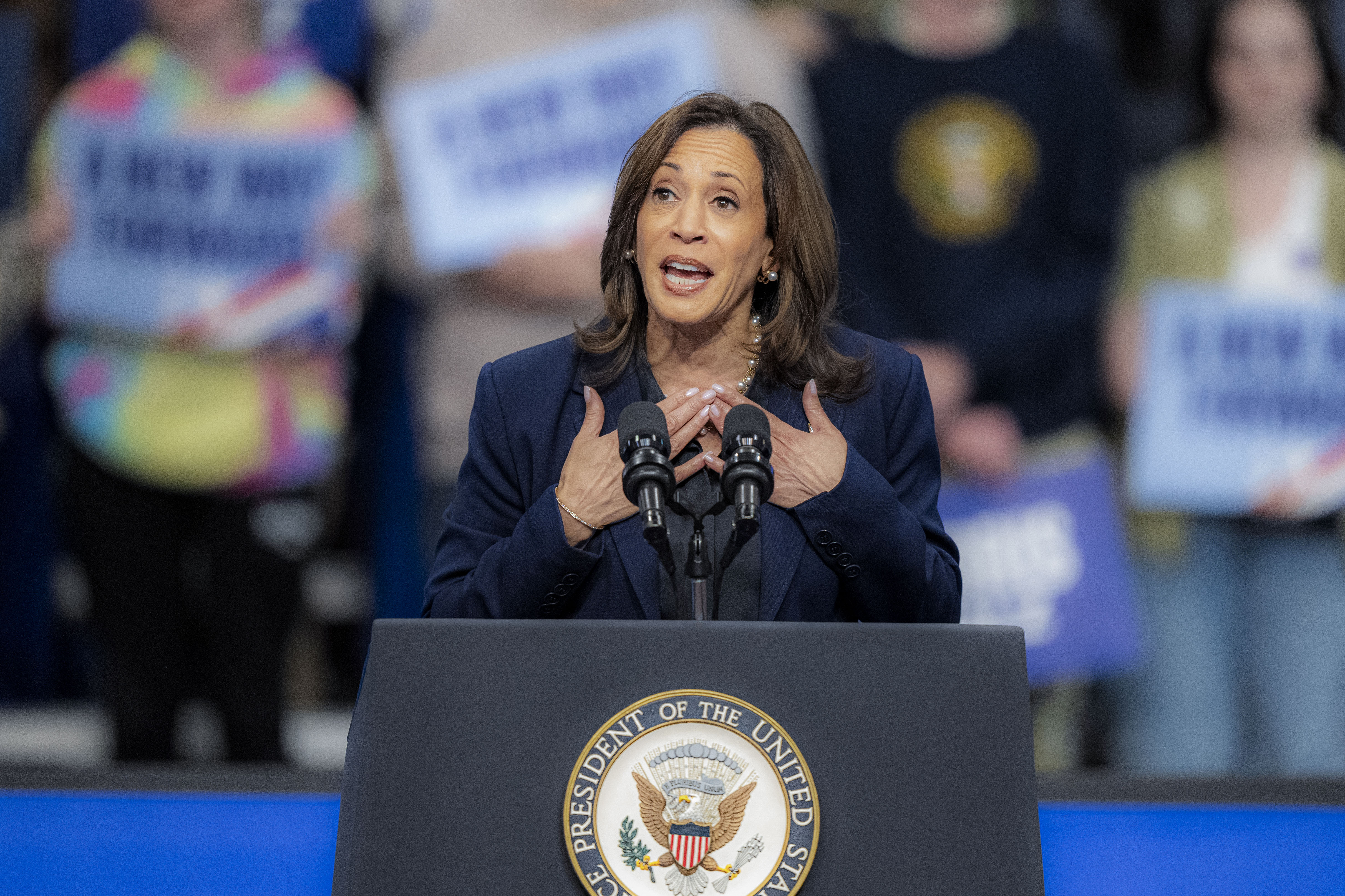 Harris Holds Campaign Event in Brookfield, Wisconsin | EpochTV