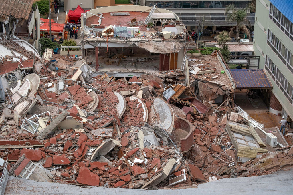 View of Hotel in Argentina That Collapsed Overnight | EpochTV