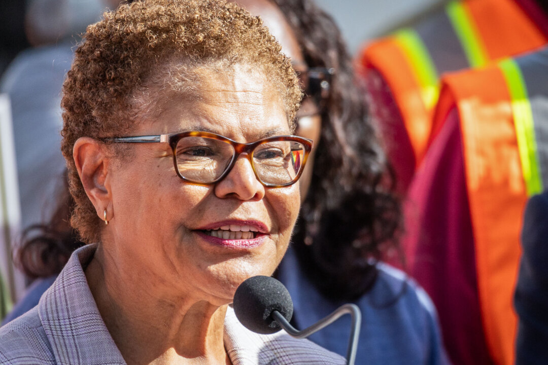 Los Angeles Mayor Pushes for Official Sanctuary City Status Before ...