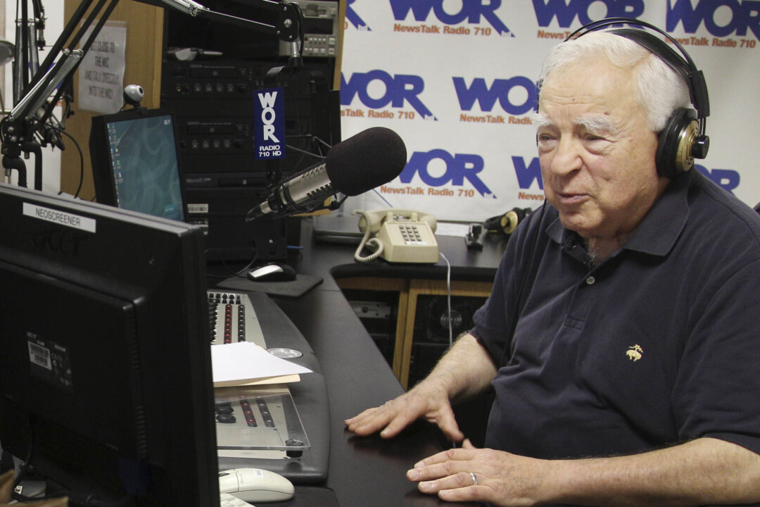 Travel Guide Pioneer Arthur Frommer Dies at 95 | The Epoch Times