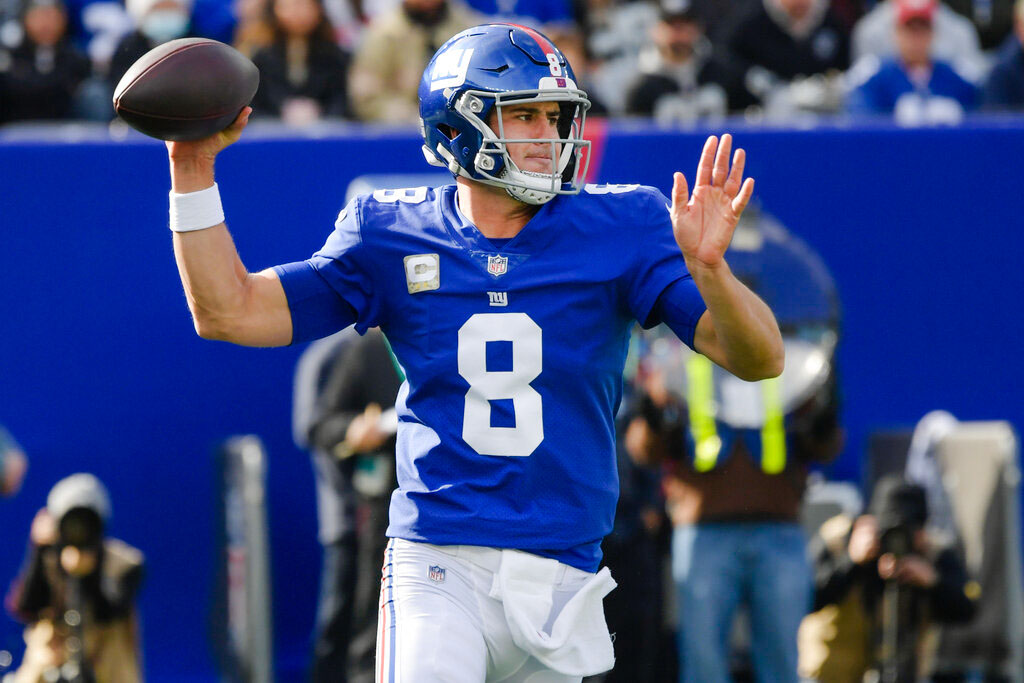 New York Giants Bench Daniel Jones, Turn to Tommy DeVito at Quarterback | The Epoch Times