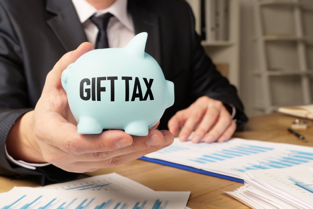 What You Need to Know About Gift Taxes in 2025 | The Epoch Times