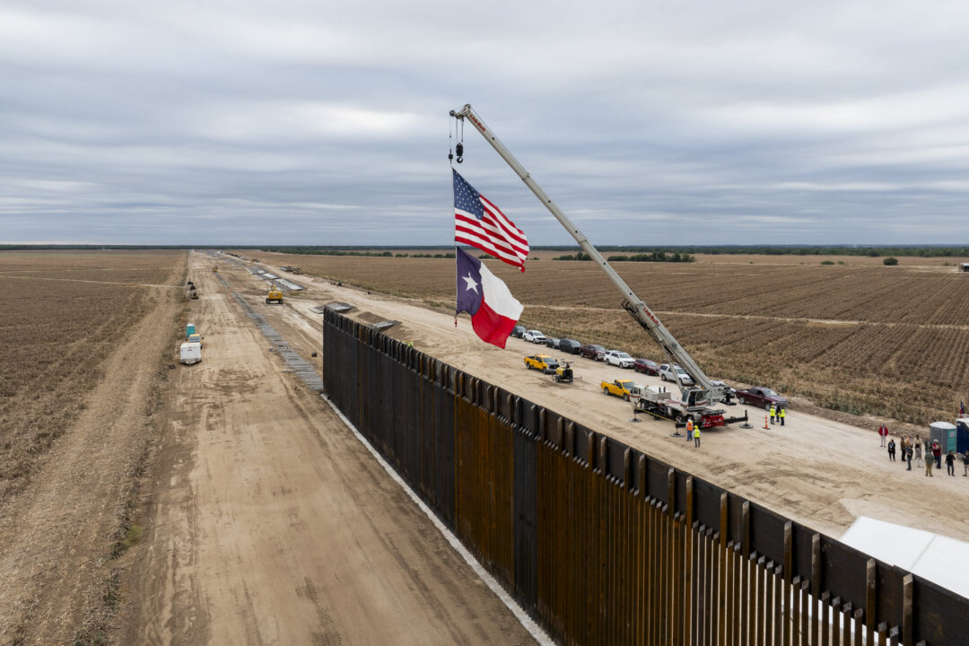 Texas Stands Ready to Buy Border Wall Panels Being Auctioned and Return ...