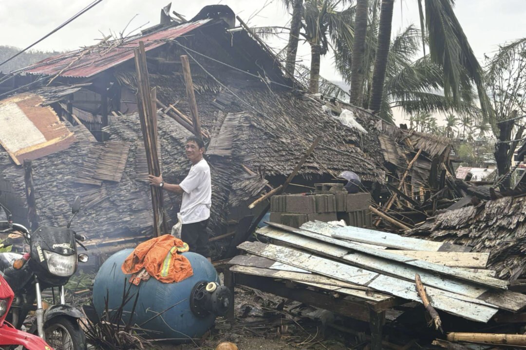 Typhoon Man-Yi Leaves 7 Dead in Philippines and Worsens Crisis From ...