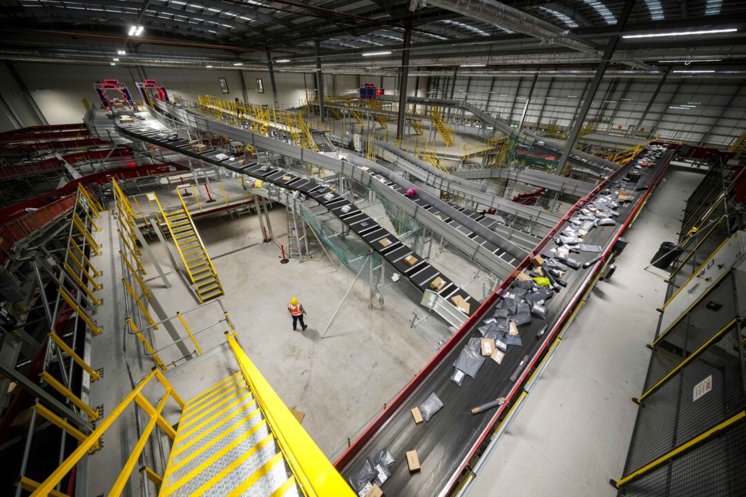 Germany Makes 3 Arrests Over Exploding Parcels Plot | The Epoch Times