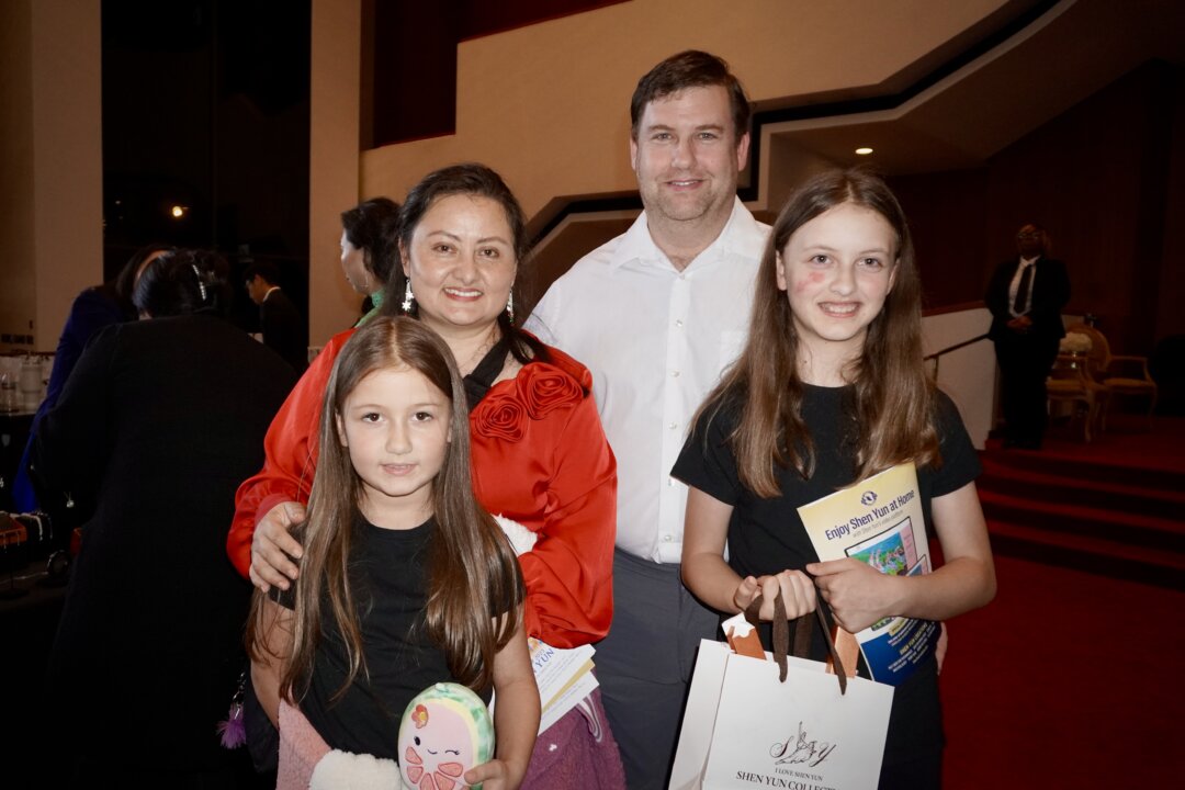 Shen Yun’s Message Is to Have Faith, Says Business Owner | The Epoch Times