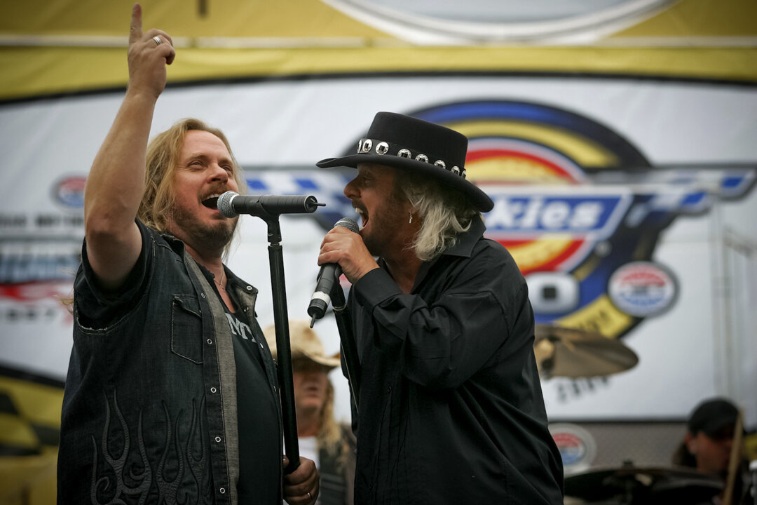 Van Zant’s ‘Always Look Up’ Was a Long Time Coming | The Epoch Times