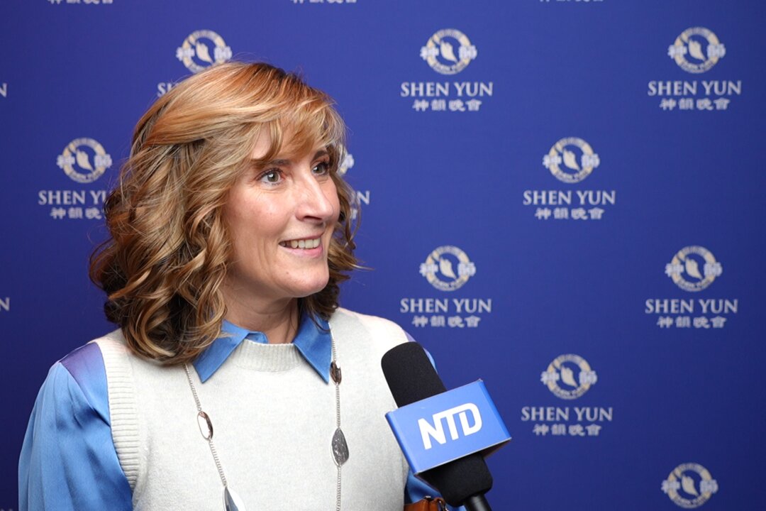 Shen Yun Sets Executive Coach Aglow With ‘Inner Energy’ | The Epoch Times