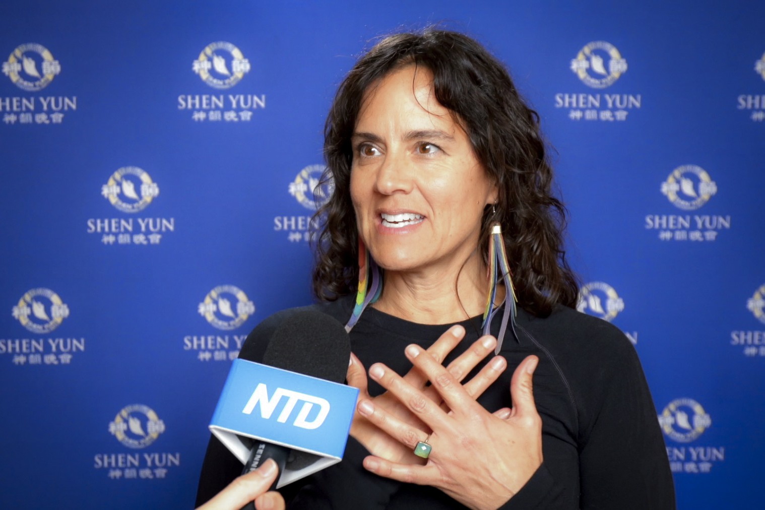 ‘Deeply Touched, Inspired’ by Shen Yun, Says Writer | EpochTV