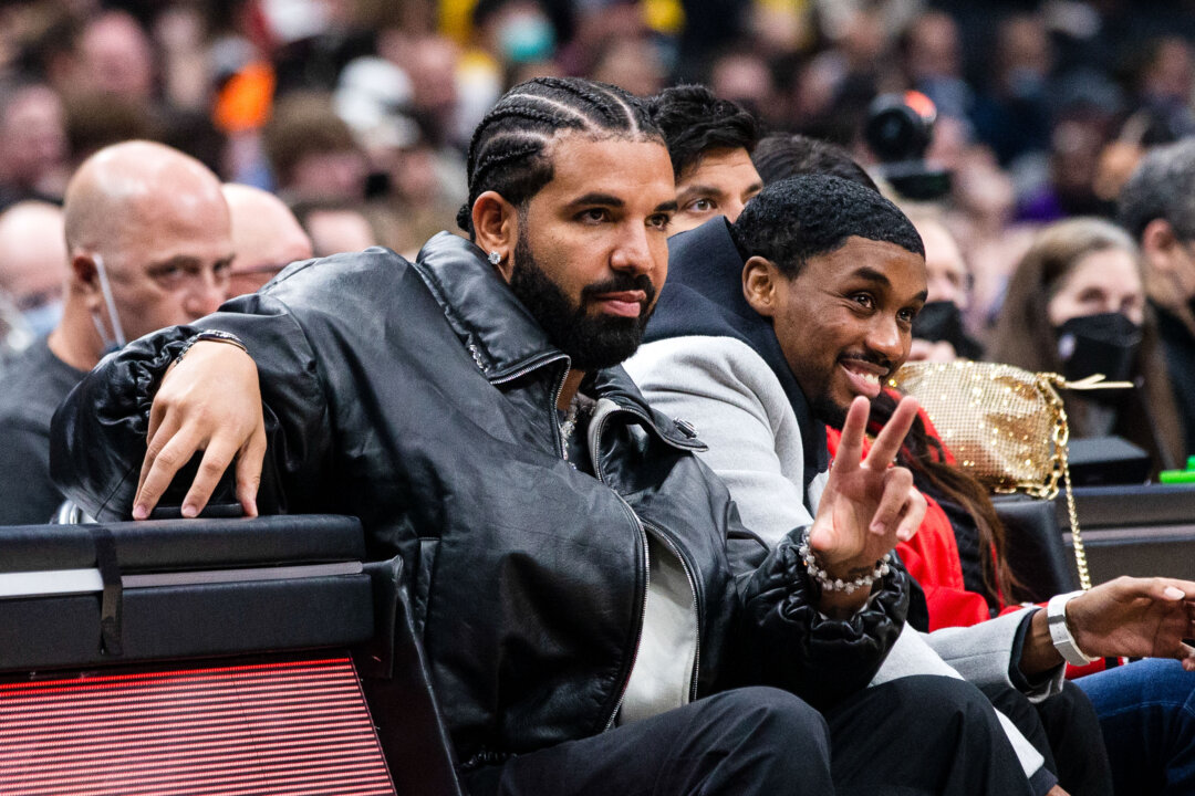 Canadian Rapper Drake Sues His Record Label Over Kendrick Lamar Diss ...