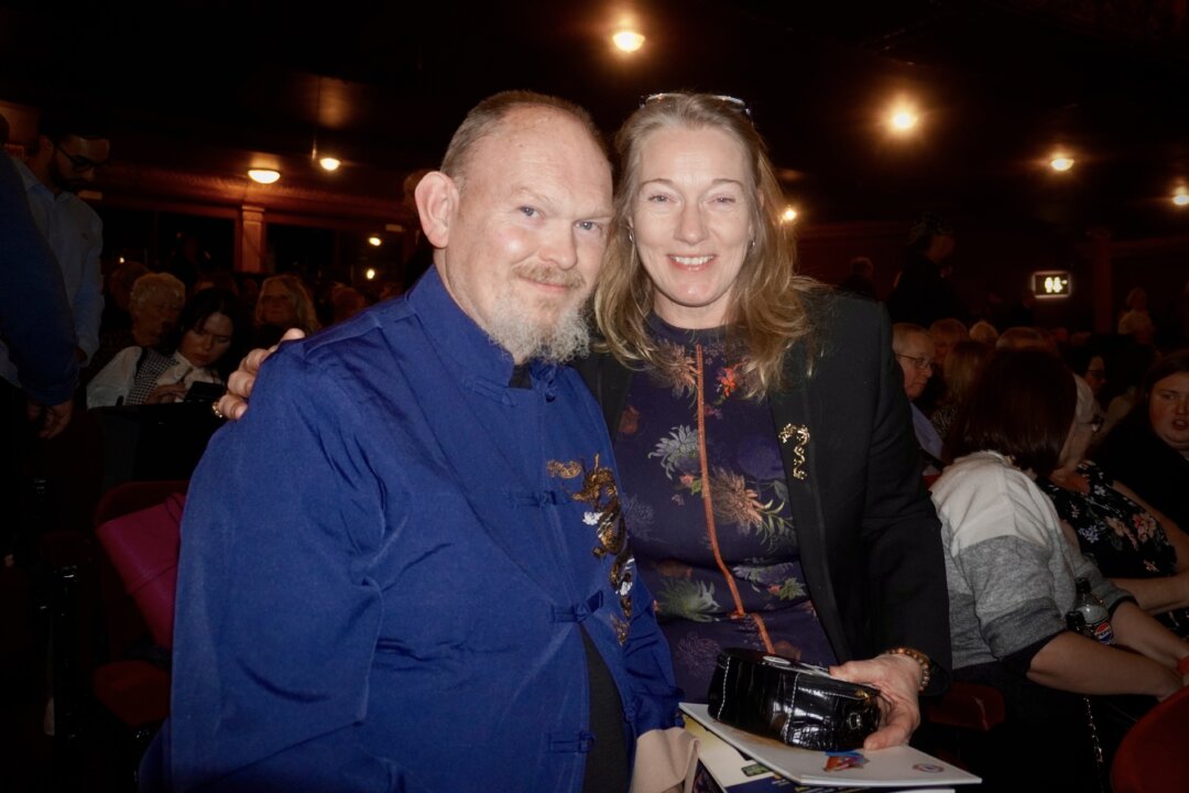 UK Theatergoers Awed by the Beauty of Traditional Culture Shown by Shen ...