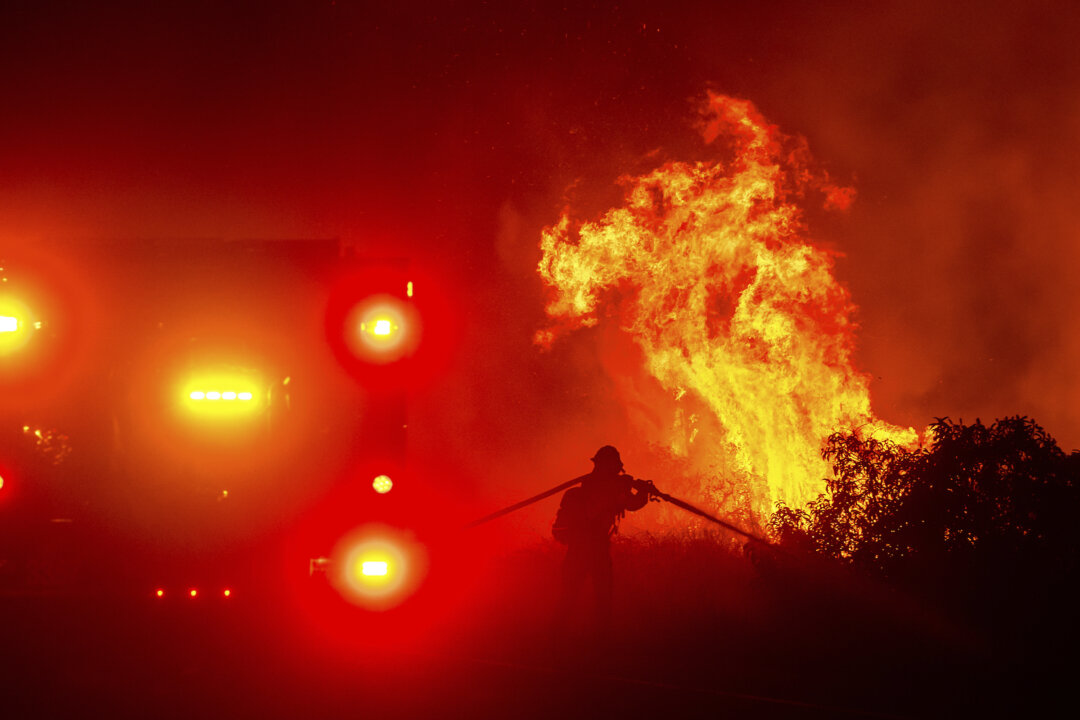 Multiple Fires Erupt in San Diego Area Amid Strong Winds | The Epoch Times
